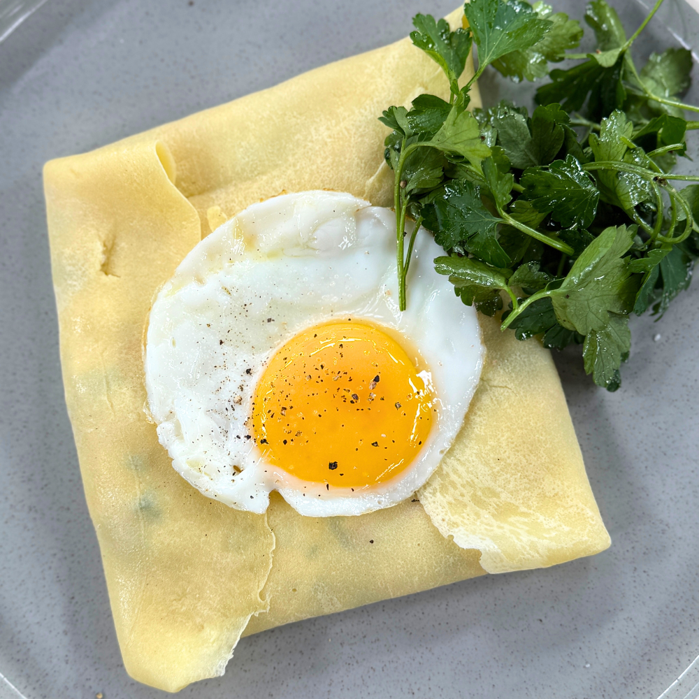 Crepes salados gourmet con ricotta, queso cheddar y huevo duro
