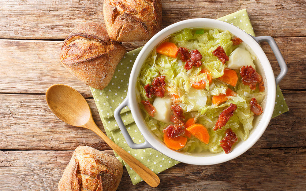 Sopa de col con bacon crujiente | Jonathan Garnier