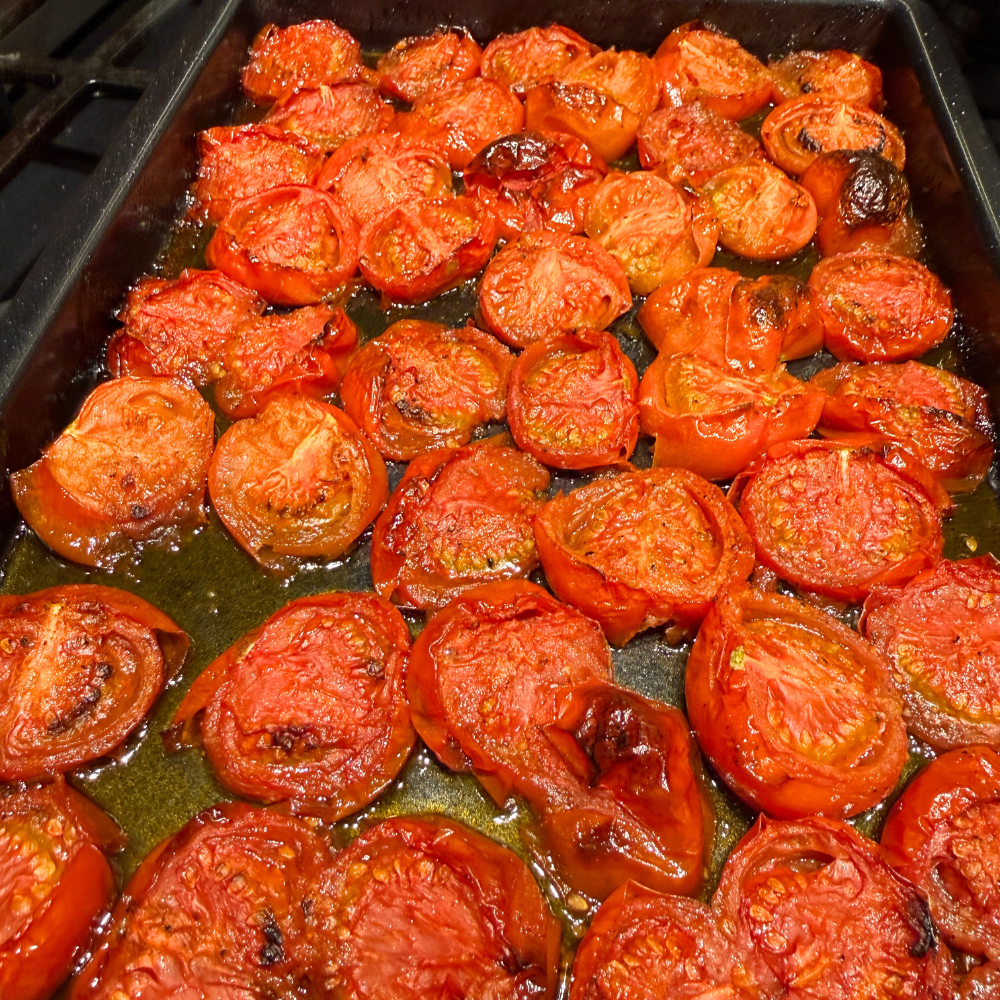 Ali di pollo con salsa alla crème fraîche e pesto di pomodoro confit